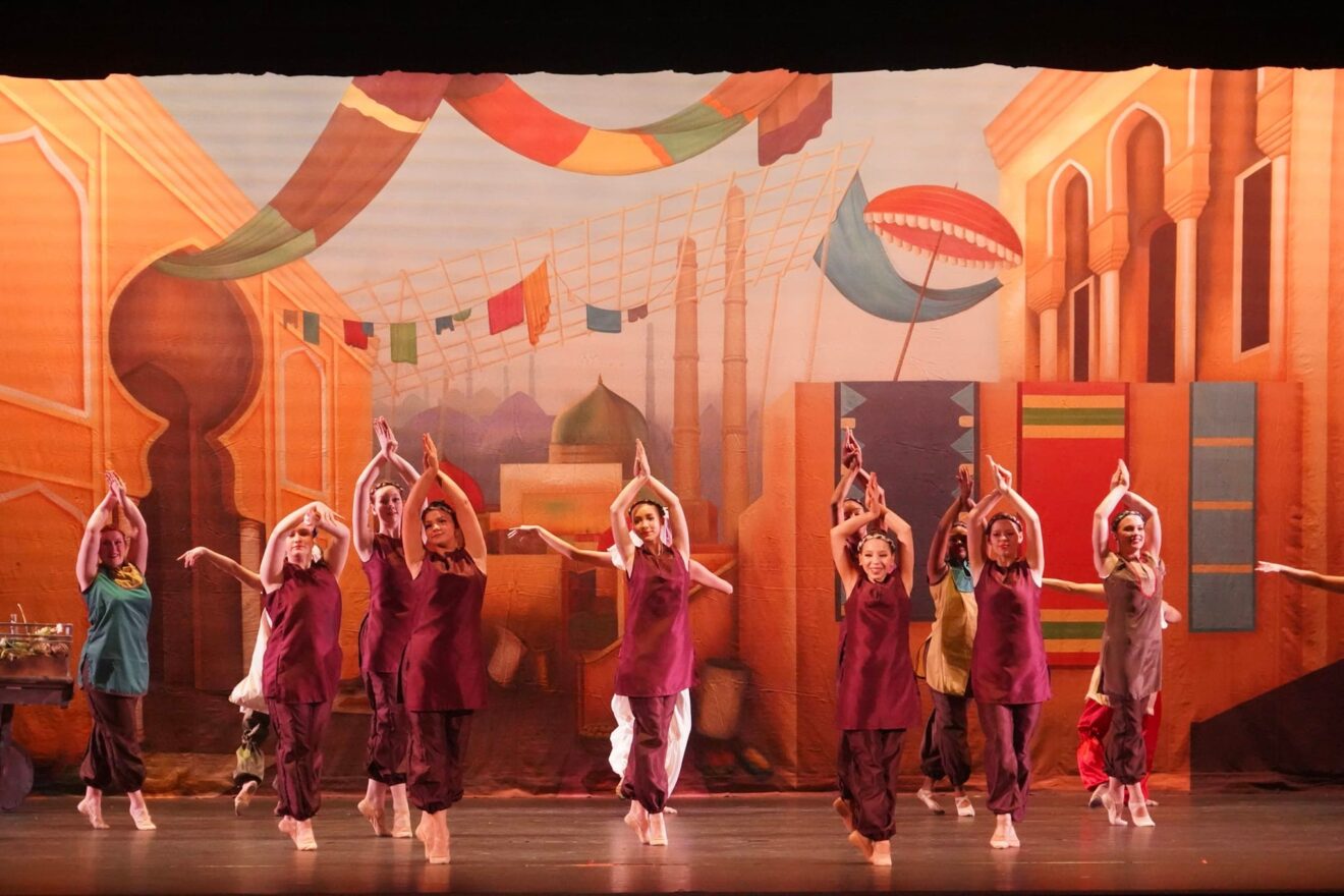 Top 7 Memorable Backdrops from Aladdin – Grosh Backdrops